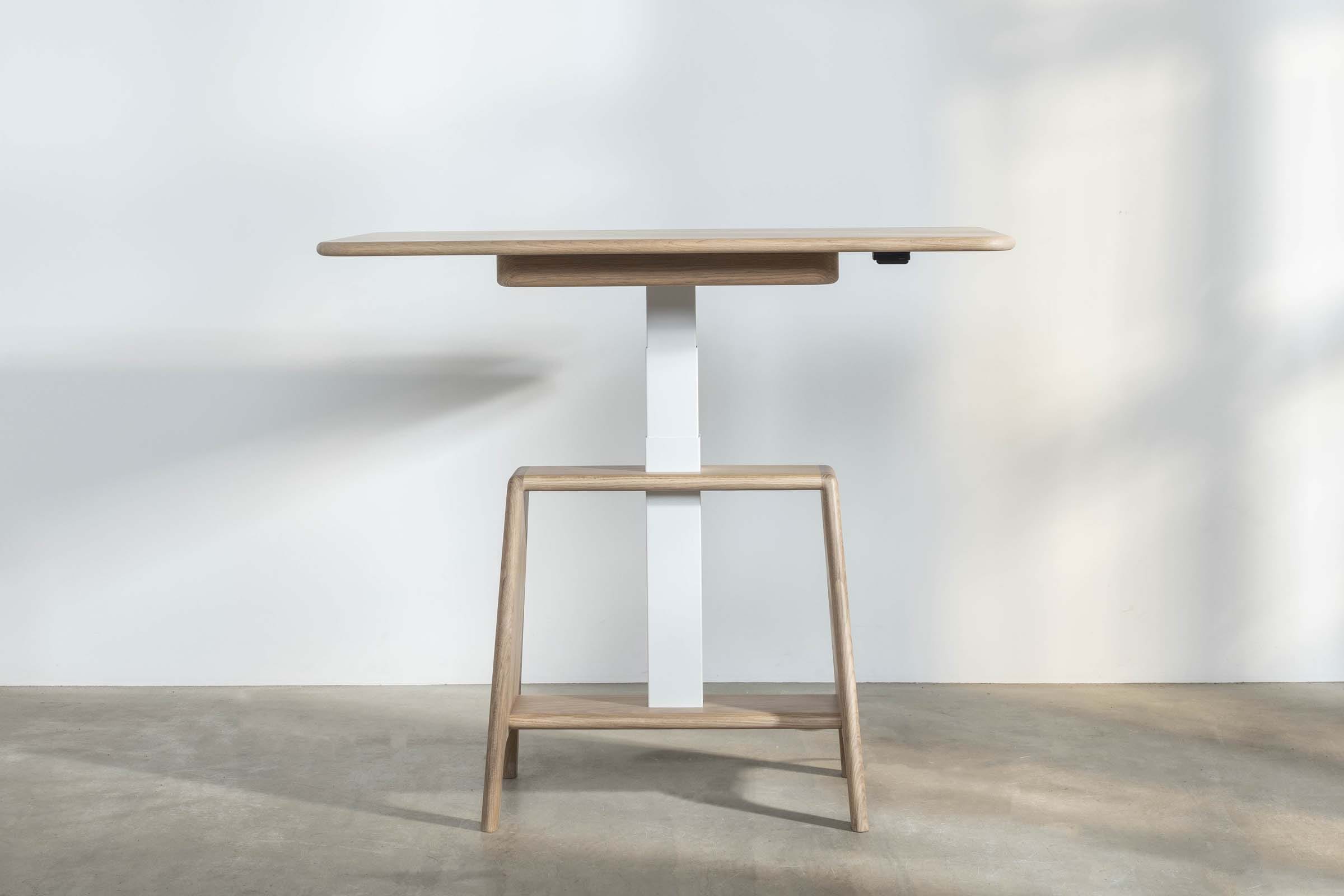 Noa Sit-Stand Desk - Benchmark US